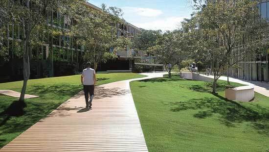 Sicaro™ Premium Rainscreen Siding & Decking